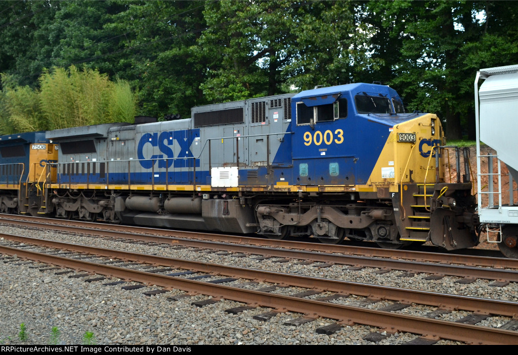 CSX C40-9W 9003 in YN2 trails on Q418-20
